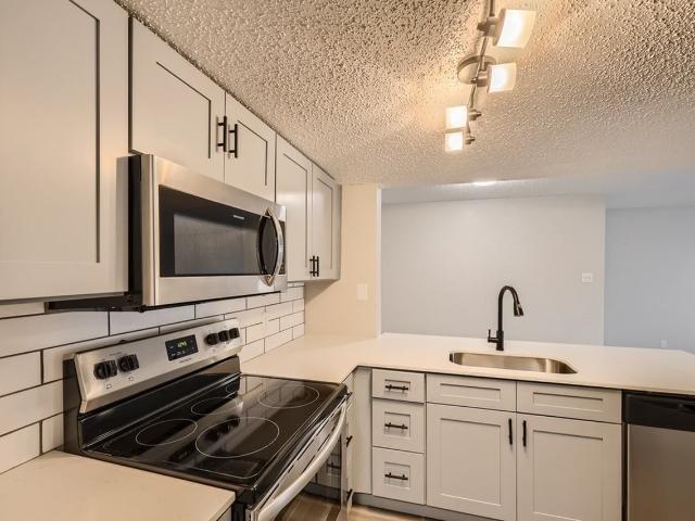 Rise Heather Ridge 2 Bedroom Apartment for Rent at 2706 Heather Hill Ct, Arlington, TX 76006