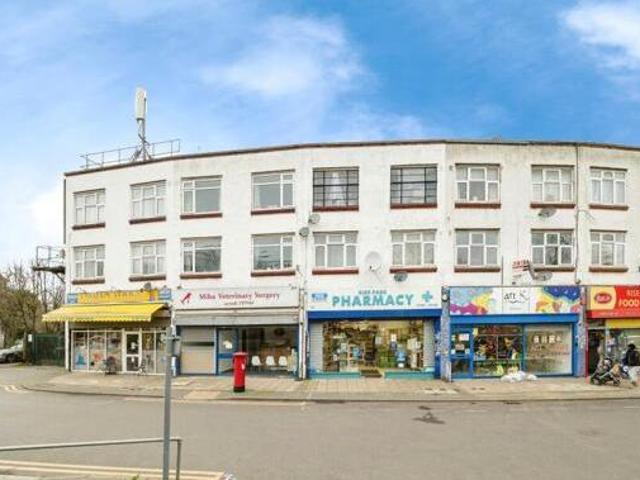 Rise Park Parade, Eastern Avenue East, 2 Bedroom Flat