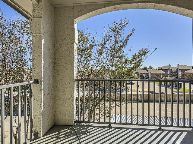 Rise Skyline 2 Bedroom Apartment for Rent at 3700 Poteet Dr, Mesquite, TX 75150