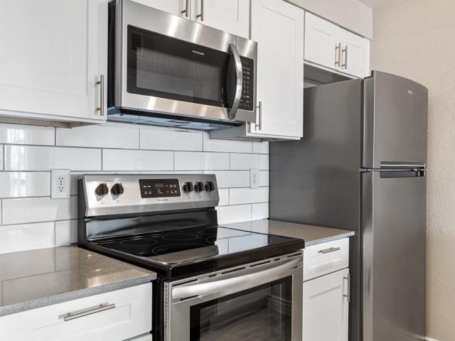 Rise Skyview 2 Bedroom Apartment for Rent at 5601 W Mcdowell Rd, Phoenix, AZ 85035
