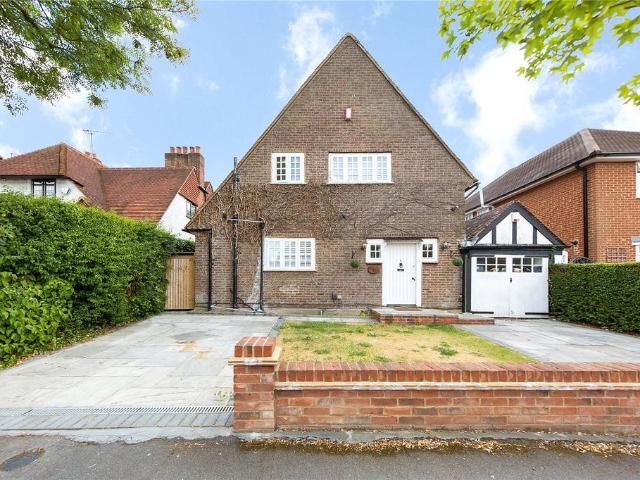 Risebridge Road, Gidea Park, Essex, RM2 4 bed detached house to rent £3,500 pcm £808 pw