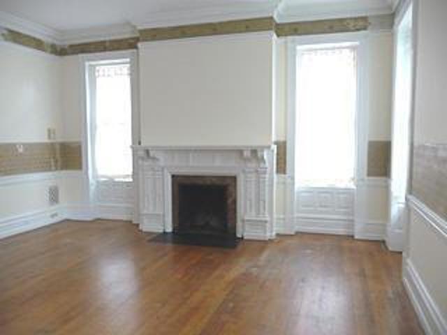 Rittenhouse Square Center City Large Studio Apartment
