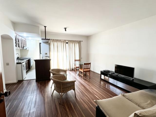 Ritz Flat