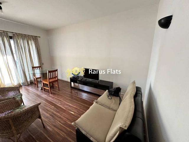 Ritz Flat