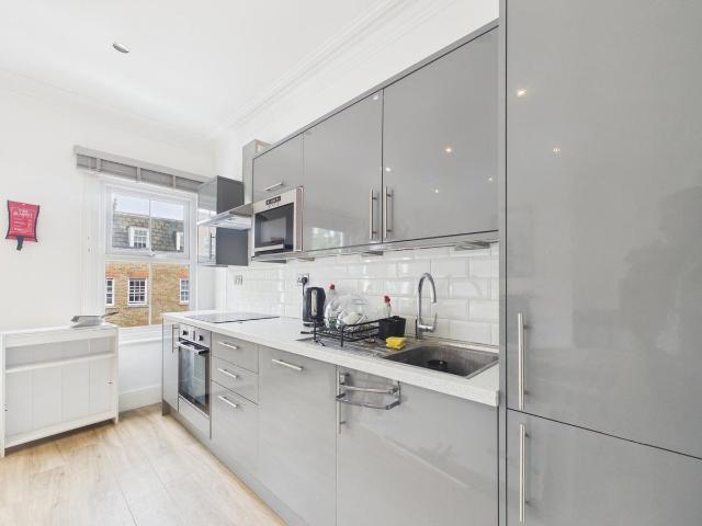 Rita Road, Vauxhall SW8, 3 bed flat to rent, £3,300 pcm | PrimeLocation
