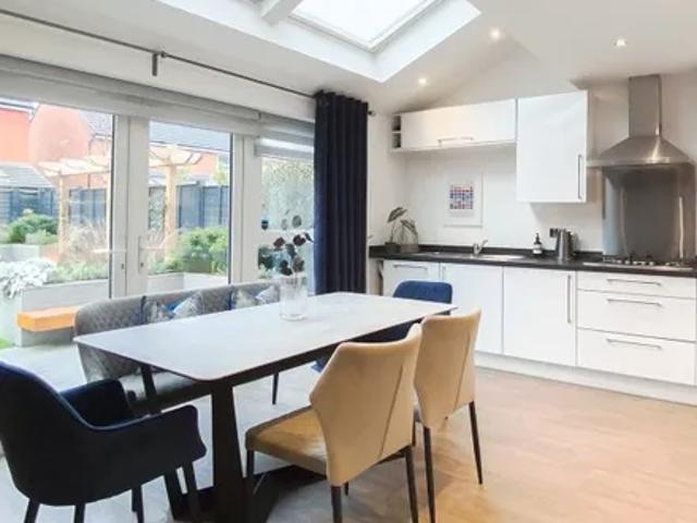 River View Drive, Blackfriars, Salford, M7 1BL, United Kingdom | 4 bed apartment for rent #46107110 | Rentberry