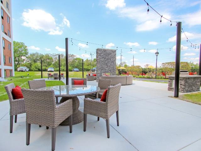 River West Flats 2 Bedroom Apartment for Rent at 1150 N White River Pkwy West Dr, Indianapolis, IN 46222 Near Westside