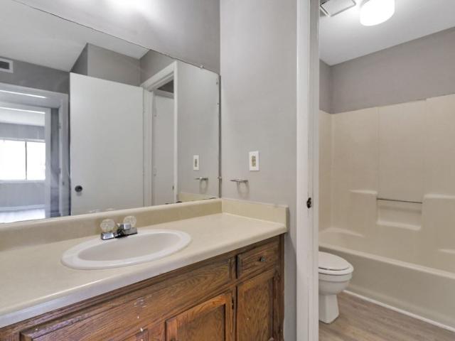 River Woods Apartments 2 Bedroom Apartment for Rent at 1500 Bryant Way, Bowling Green, KY 42103