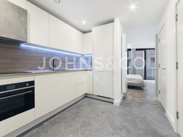 River Apartments, Gillender Street. Studio to rent £1,902 pcm £439 pw