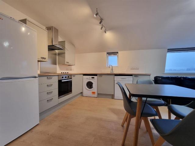 River Court, Ferry Lane, Cambridge CB4, 2 bed flat to rent, £1,650 pcm | PrimeLocation