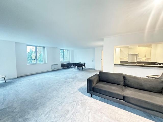 River Crescent, Nottingham NG2, 3 bed flat to rent, £1,400 pcm | PrimeLocation