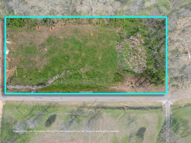 River Dr, Tuscumbia, AL 35674