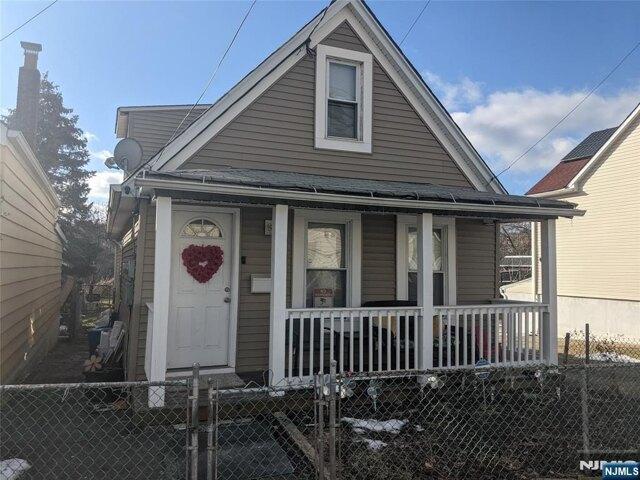 River Dr, Garfield, Home For Sale