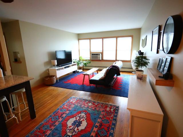 River Flats 1 Bedroom Apartment for Rent at 723 Woodlawn Ave, St. Paul, MN 55116 Highland