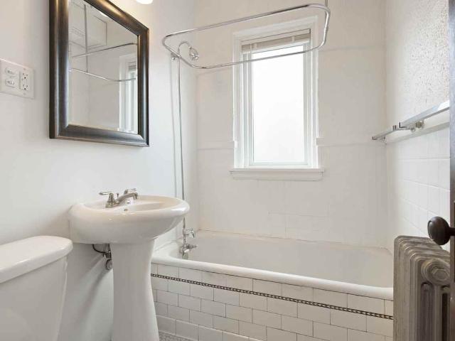 River Flats Studio Apartment for Rent at 723 Woodlawn Ave, St. Paul, MN 55116 Highland