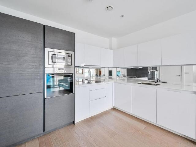 River Gardens Walk, Greenwich. 2 bed flat to rent £2,450 pcm £565 pw