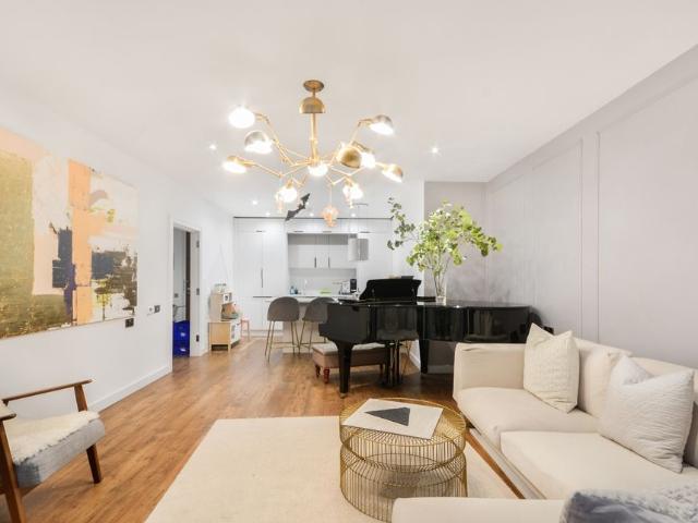 River Gardens Walk, London SE10, 3 bed flat to rent, £3,200 pcm | PrimeLocation
