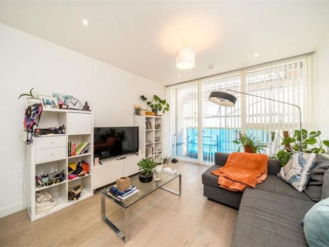 River Gardens Walk, SE10, London