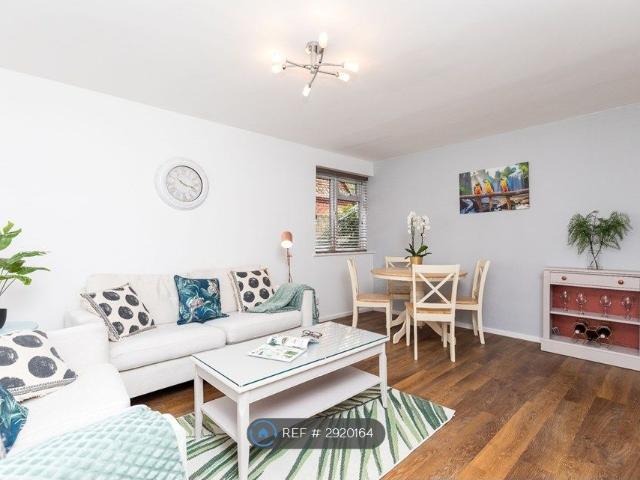 River Mead, Horsham RH12, 3 bed maisonette to rent, £2,000 pcm | PrimeLocation