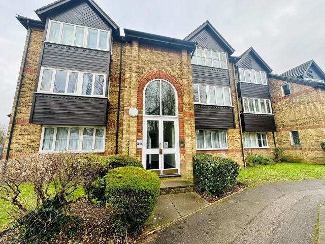 River Meads, Ware SG12 2 bed ground floor flat to rent £1,395 pcm £322 pw