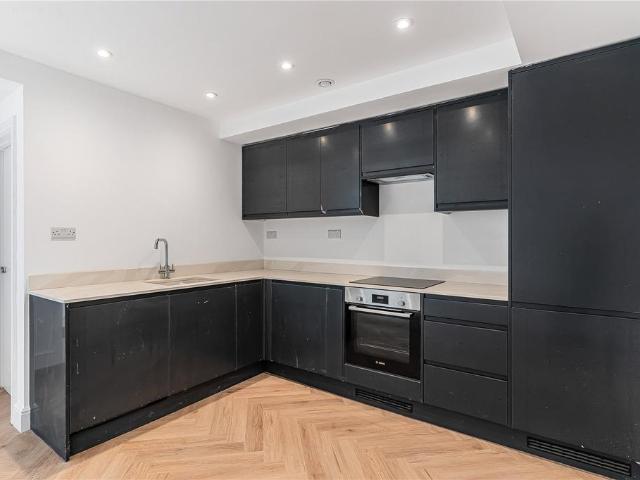 River Mews, Ealing, W7 3 bed terraced house to rent £3,800 pcm £877 pw