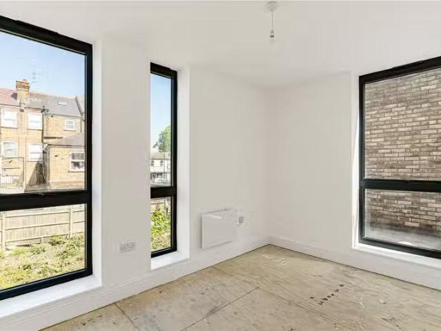 River Mews, Ealing, W7 3SN