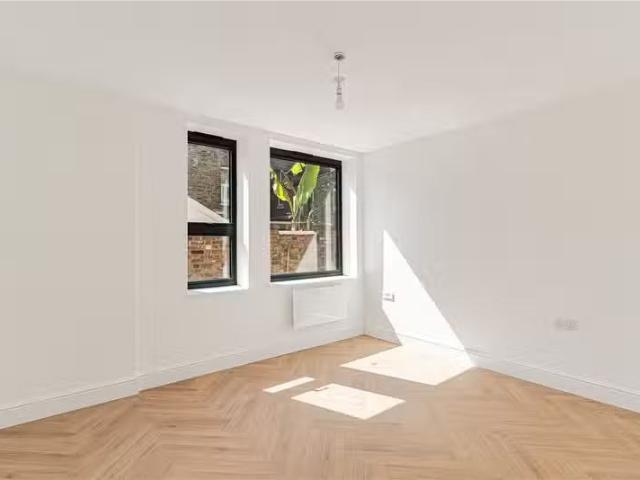 River Mews, Ealing, W7 3SN