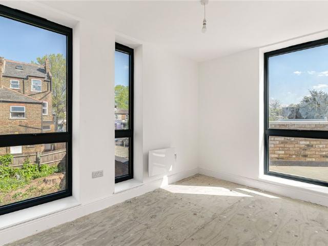 River Mews, Ealing, W7 3SN