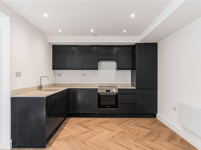 River Mews, London, W7 3SN