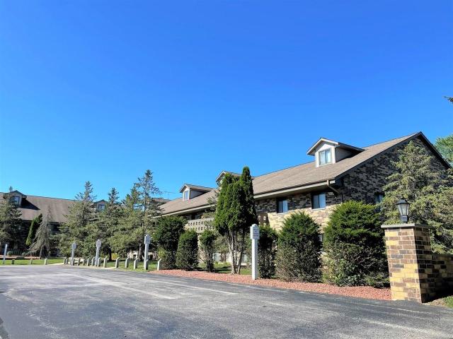 River Park Apartments 2 Bedroom Apartment for Rent at 115 Chaffee Rd, Oconomowoc, WI 53066