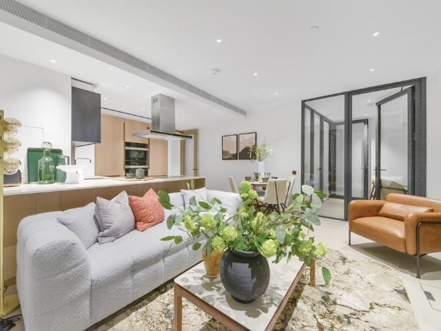 River Park Tower London SW8 2 bed flat to rent £8,025 pcm £1,852 pw