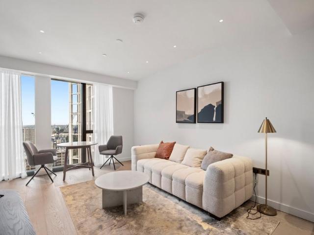 River Park Tower, 1 Nine Elms Lane. 1 bed apartment to rent £4,116 pcm £950 pw