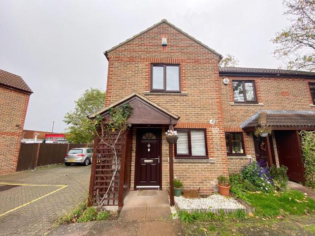 River Park View, Orpington BR6, 2 bed end terrace house to rent, £1,850 pcm | PrimeLocation