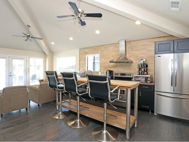 River Park Villas 2 Bedroom Apartment for Rent at 7625 N 1st St, Fresno, CA 93720 Woodward Park
