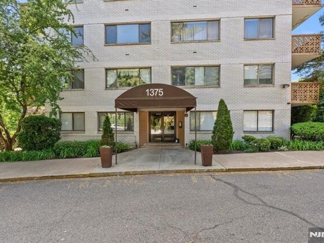 River Rd Apt E, Edgewater, Property For Sale