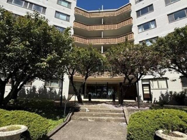 River Rd Apt K, Edgewater, Property For Sale