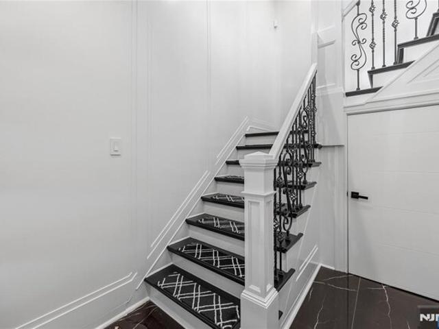 River Rd, Edgewater, Home For Sale