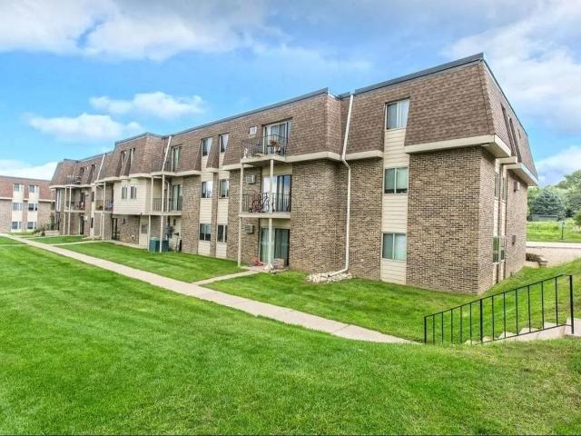 River Ridge Apartments 3 Bedroom Apartment for Rent at 12911 County Road 5, Burnsville, MN 55337 Vista View