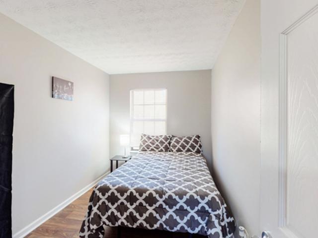 River Ridge Home, a 2 mins drive to transit stop Riverdale Park and Ride
