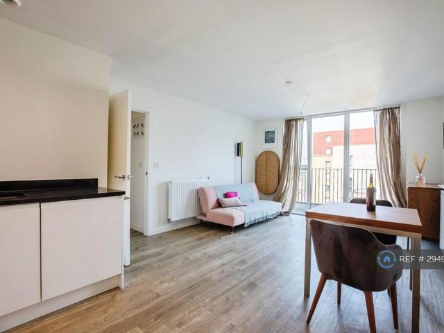 River Rise Close, London, SE8 1 bed flat to rent £2,100 pcm £485 pw