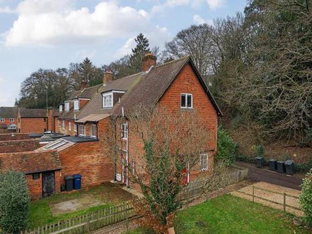 River Row, Farnham, 2 Bedroom End