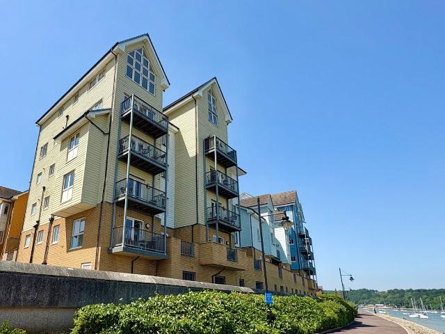 Rivermead, Chatham ME4, 2 bed flat to rent, £1,450 pcm | PrimeLocation