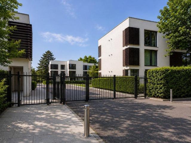 Rivermead Close, Teddington 1 bed apartment to rent £1,700 pcm £392 pw