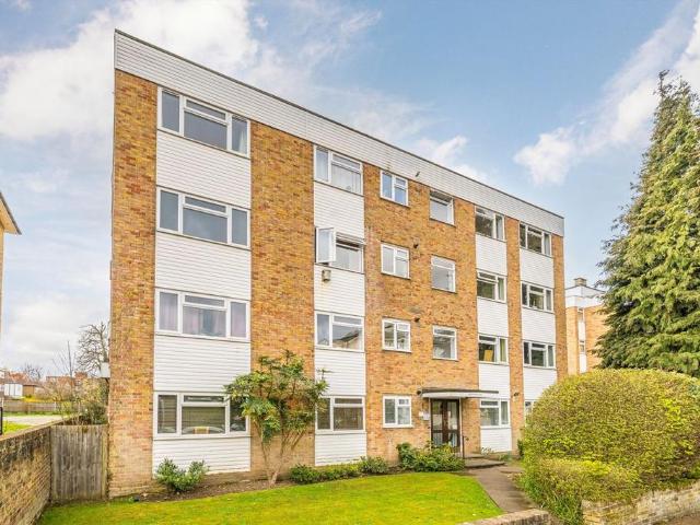 Rivermead, Kingston Upon Thames KT1 2 bed flat to rent £1,895 pcm £437 pw