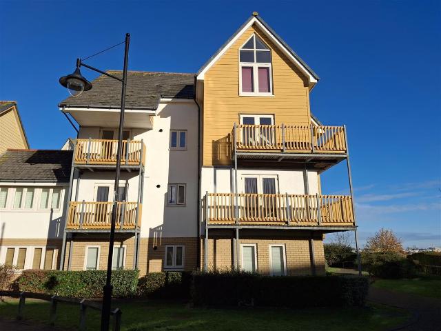 Rivermead, St. Marys Island, Chatham ME4, 4 bed flat to rent, £2,300 pcm | PrimeLocation