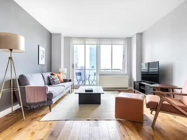 Riverbank, 560 W 43rd St, Hell's Kitchen 1 Bedroom 1 Bath
