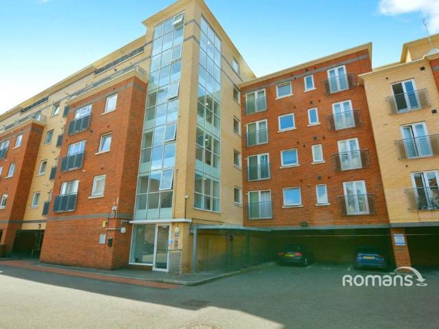 Riverbank Point, 114 High Street. 3 bed flat to rent £2,100 pcm £485 pw