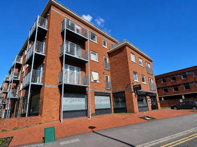 Riverbank Point, Uxbridge UB8, 2 bed flat to rent, £1,850 pcm | PrimeLocation