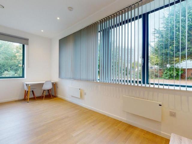 Riverbank Way 1 bed ground floor flat to rent £1,665 pcm £384 pw