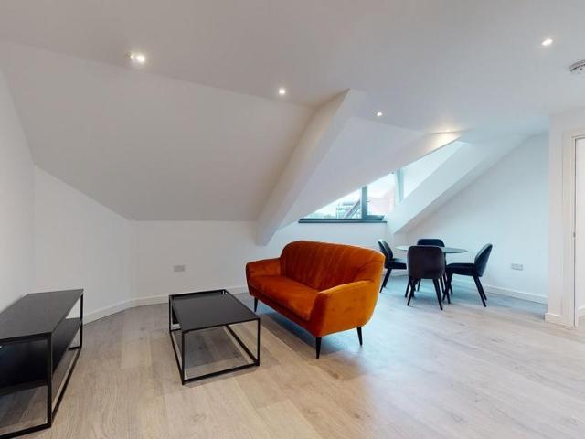 Riverbank Way 2 bed flat to rent £2,195 pcm £507 pw